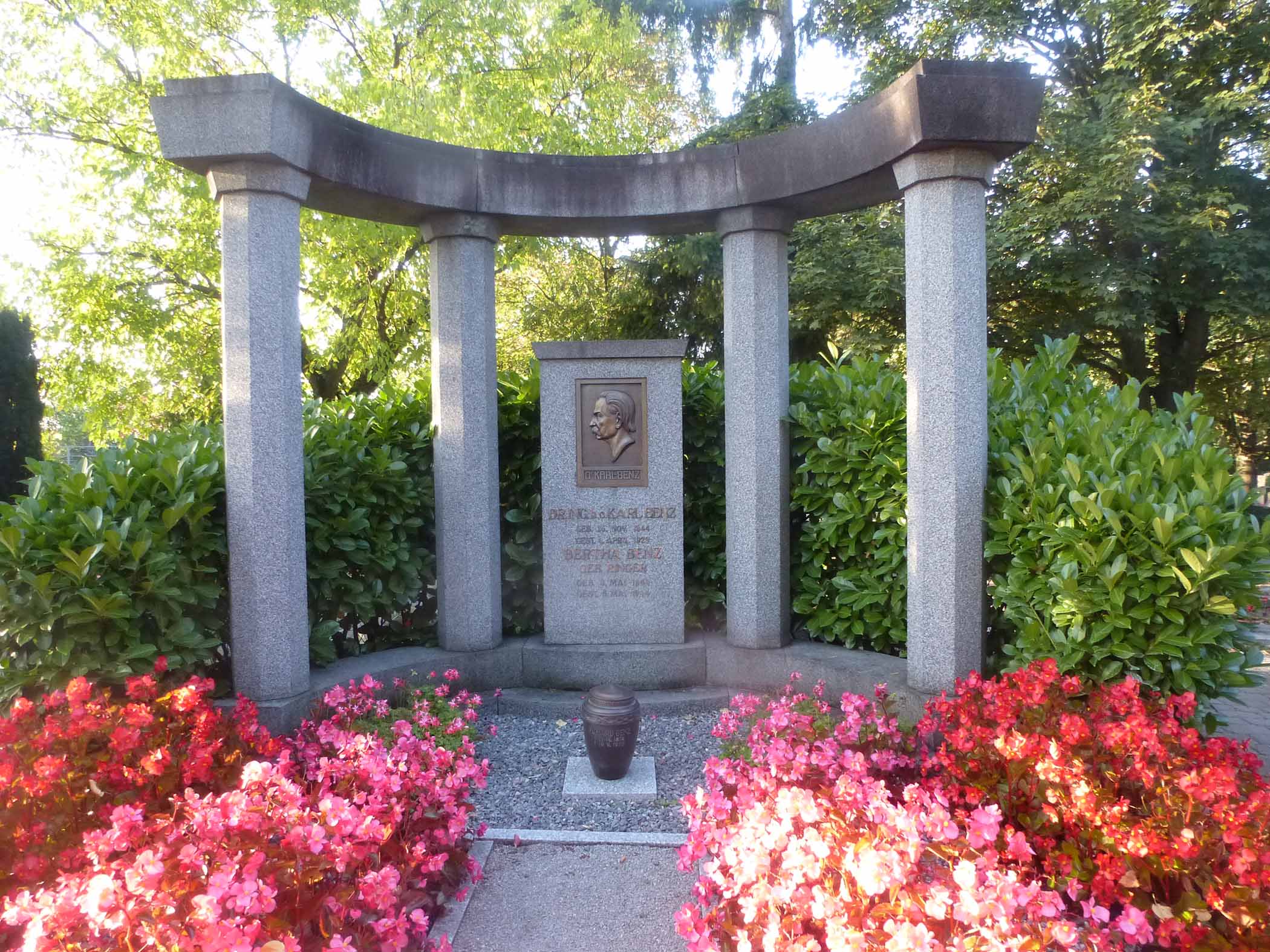 Benz graves Ladenberg - TravelWorld International Magazine